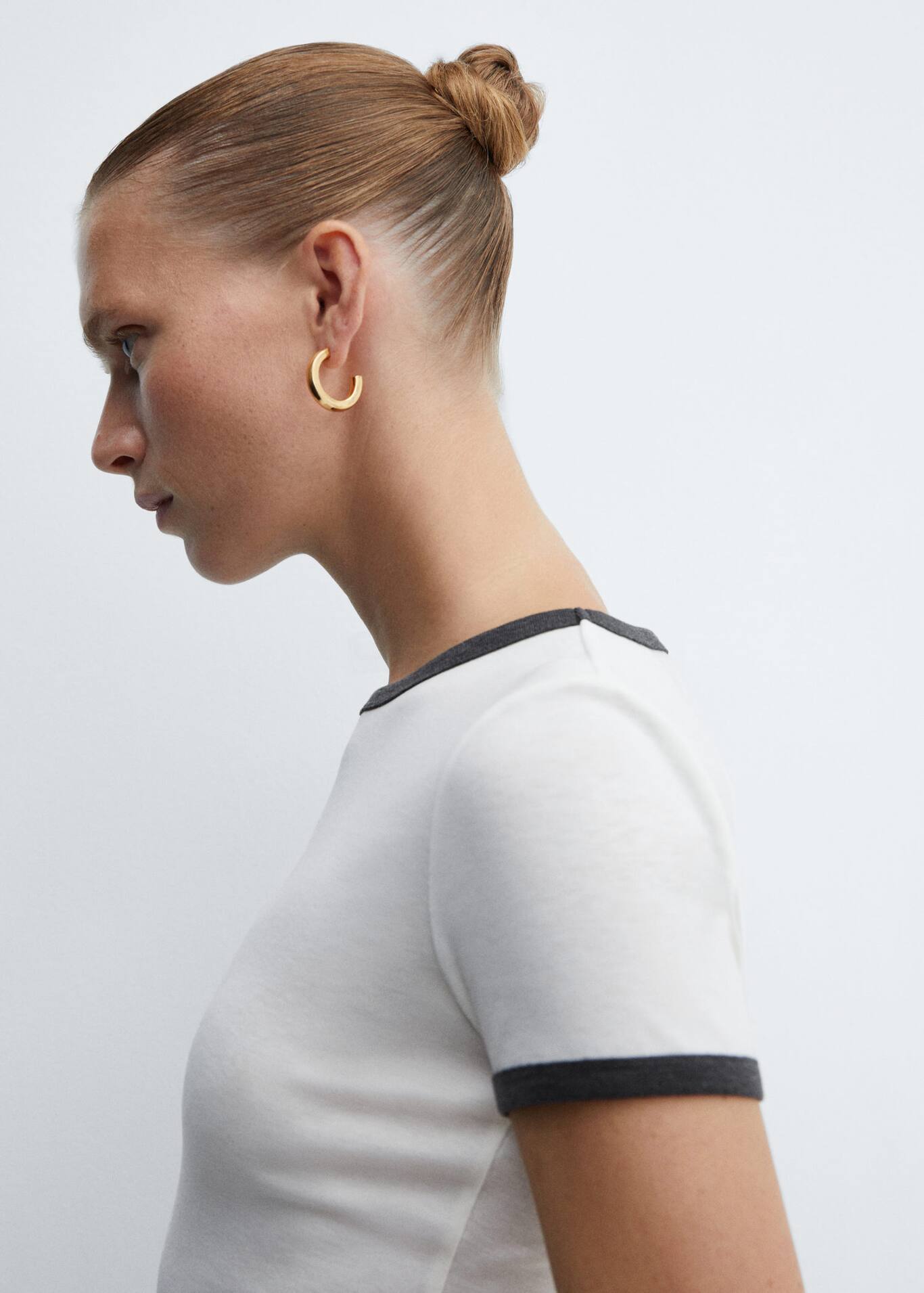 Contrast Trim T Shirt Woman Mango The Philippines