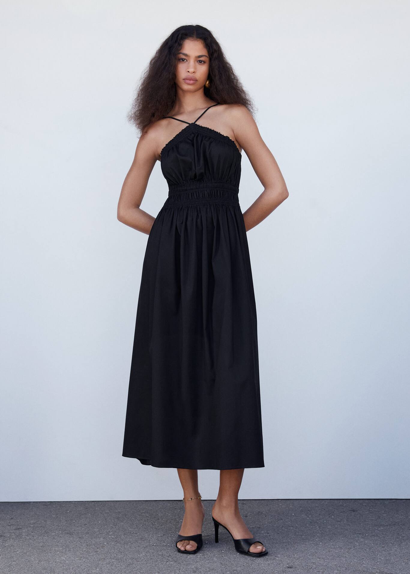 Halter-neck dress with ruffle details - Woman | MNG Australia