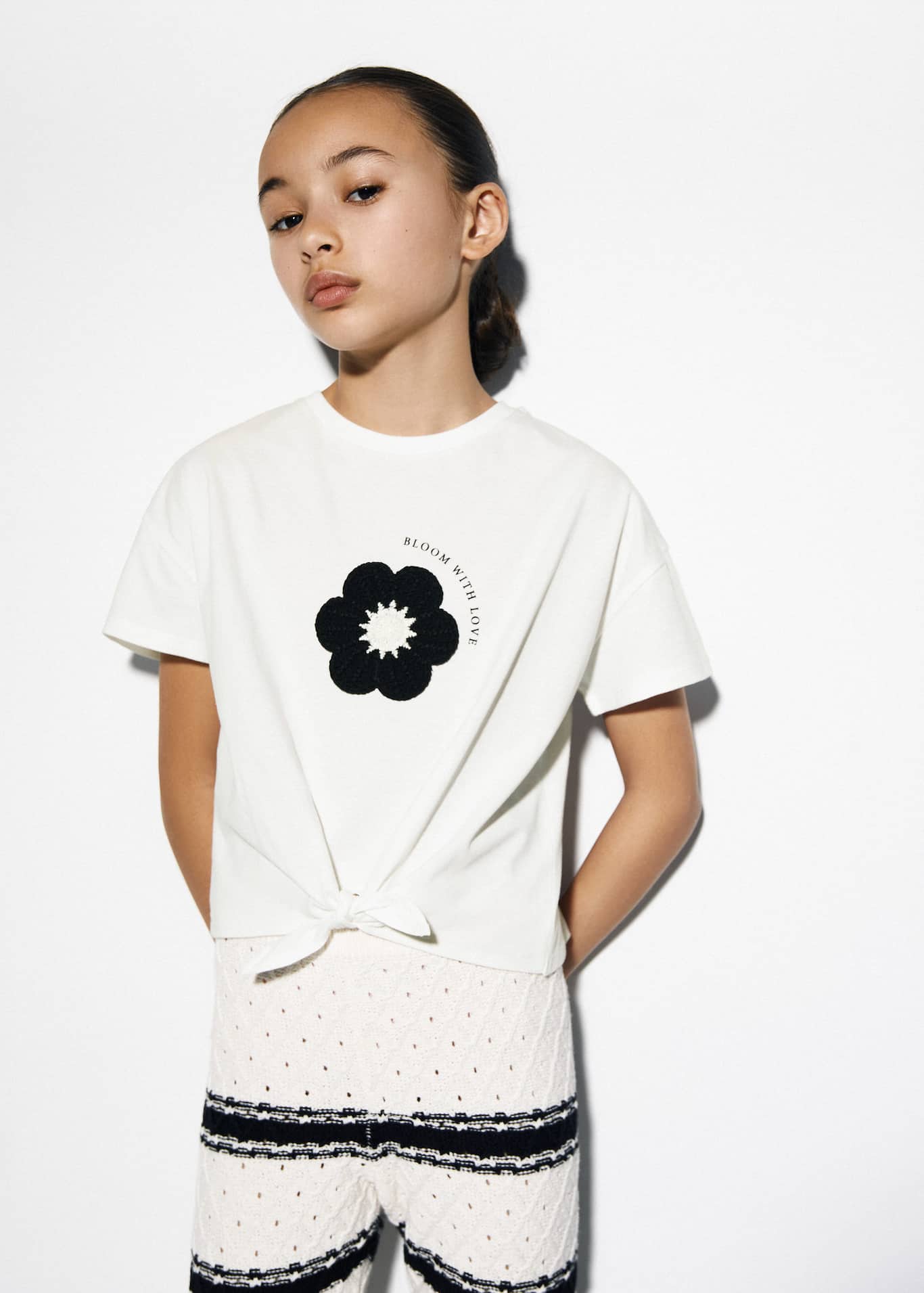 T Shirt With Flower Applique Woman Mango Mali