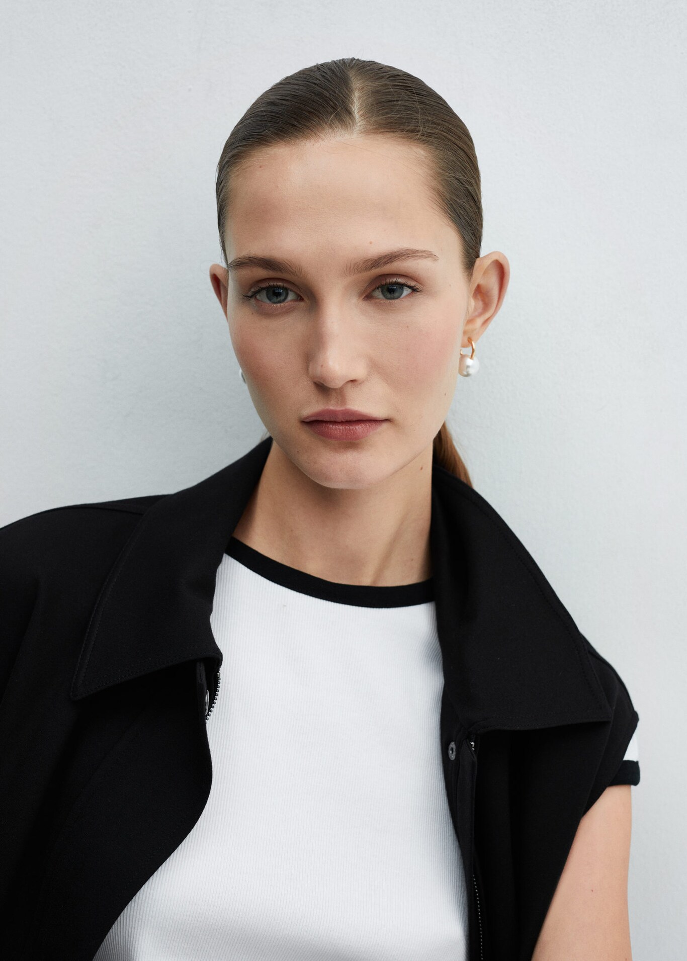 Contrast Trim T Shirt Woman Mango Armenia