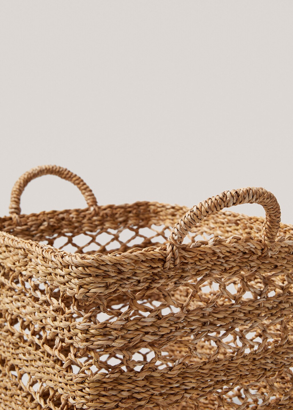 Natural fiber basket with handles 40x42cm - Home | Mango Home Romania Natural fiber basket with handles 40x42cm - Home | Mango Home Romania