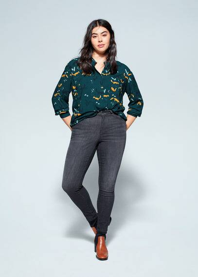 Göğsü cepli desenli bluz