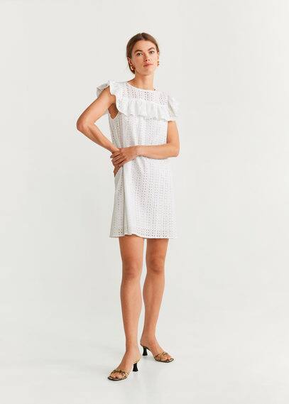 Fırfırlı ve delikli elbise