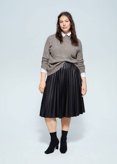 Deri görünümlü pilili etek