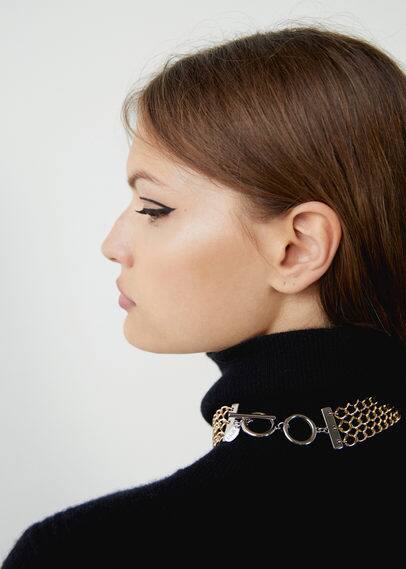 Zincir aplikeli kolye